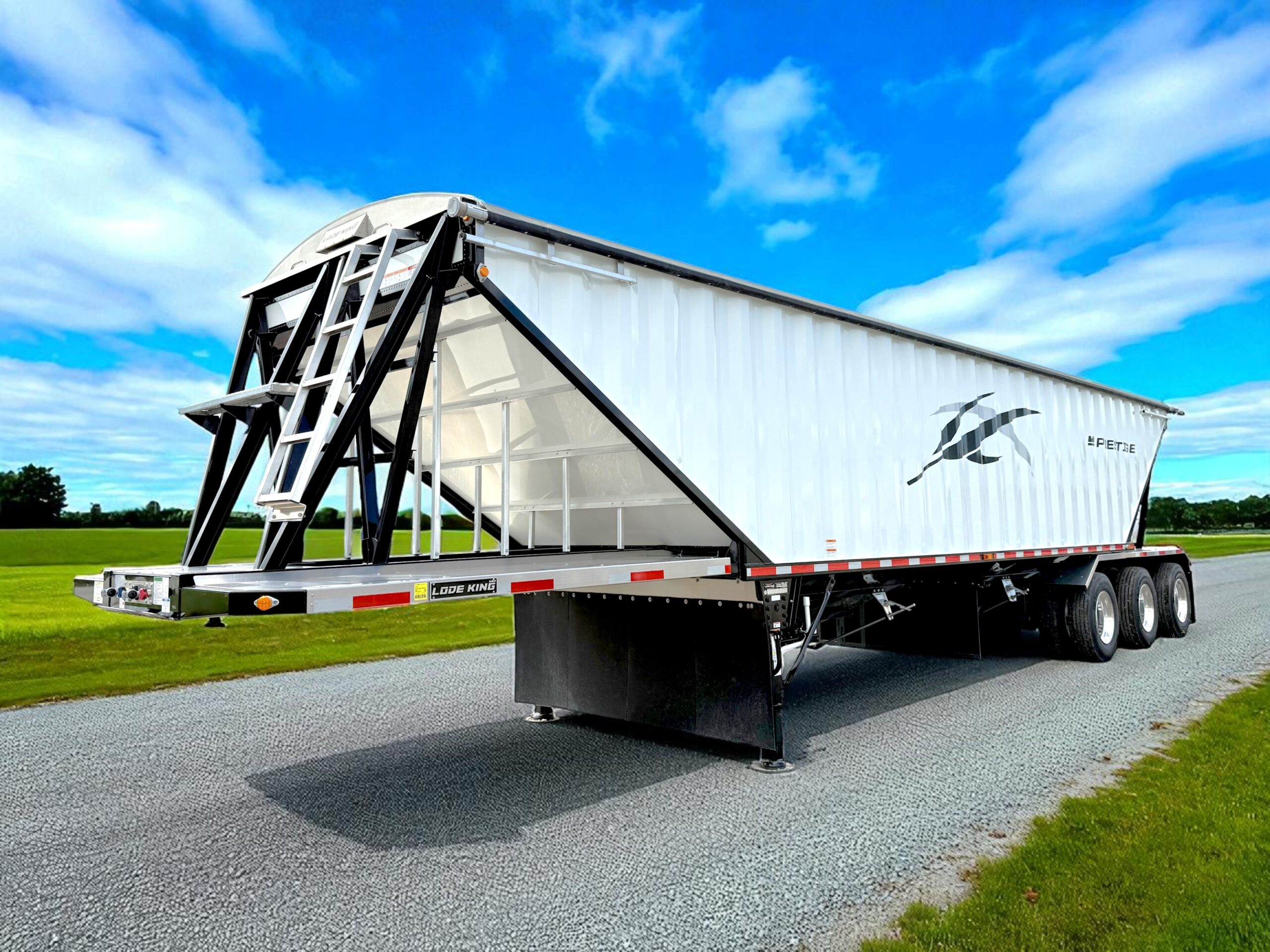 New Lode King Tridem Grain Hopper - Model Prestige - Transit Trailer